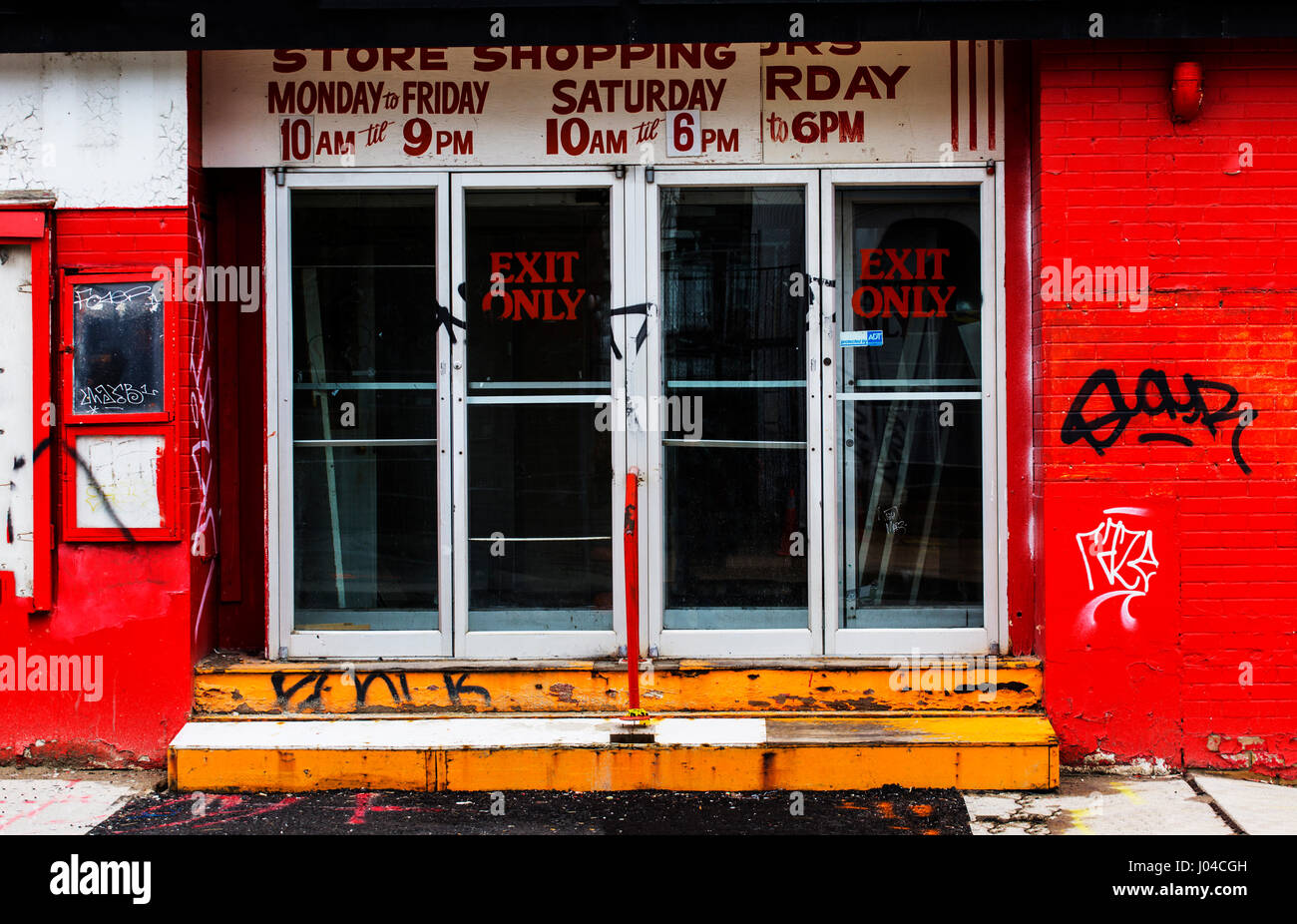 Old store entrance hi-res stock photography and images - Alamy