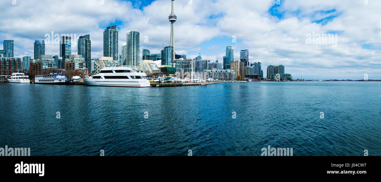 Yacht Harbor with Toronto Skyline. Panorama View Stock Photo - Alamy