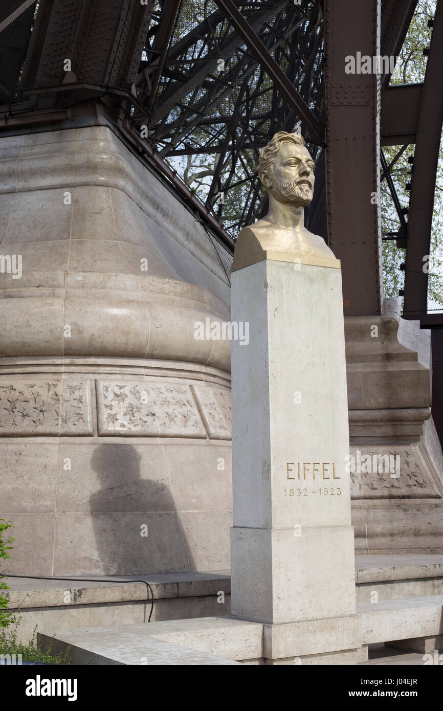 Statue, bust of Gustave Eiffel, at the Eiffel Tower, Paris Stock Photo - Alamy