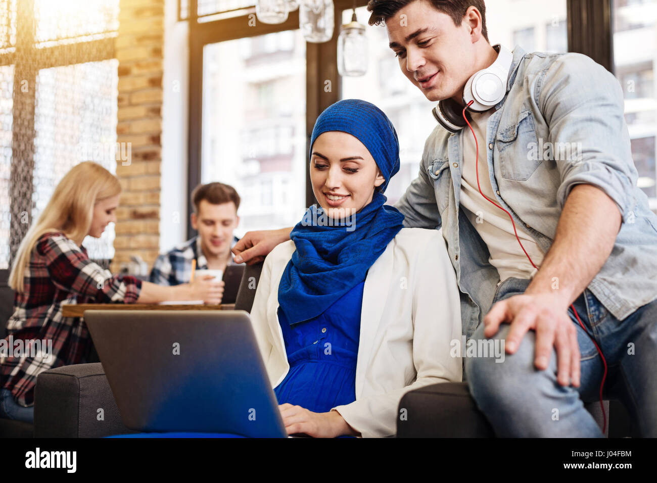 International students diverse group hi-res stock photography and ...