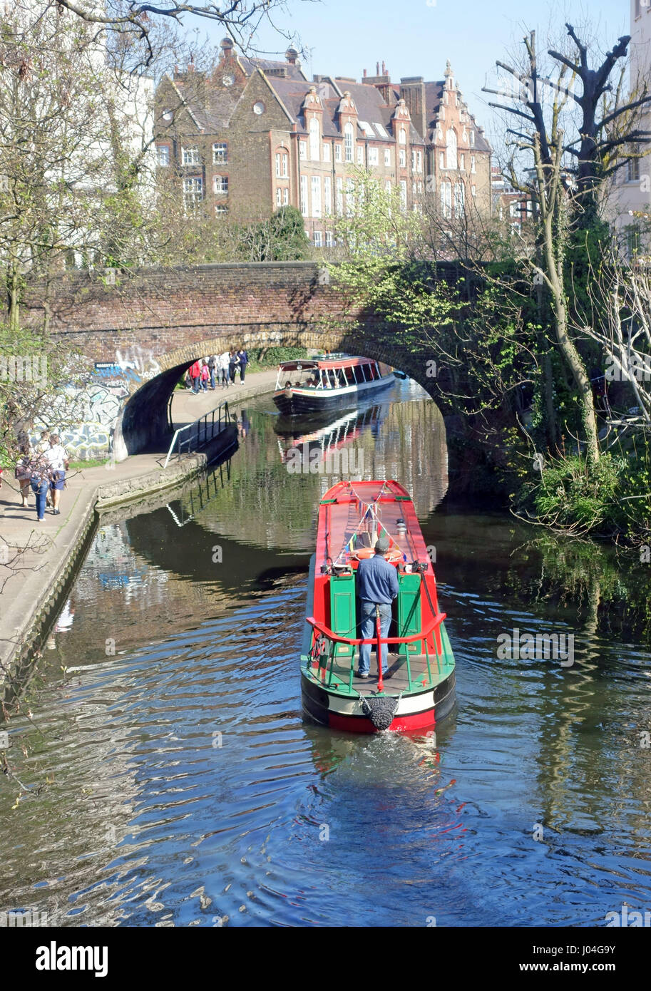 Regents canal narrowboat hi-res stock photography and images - Alamy