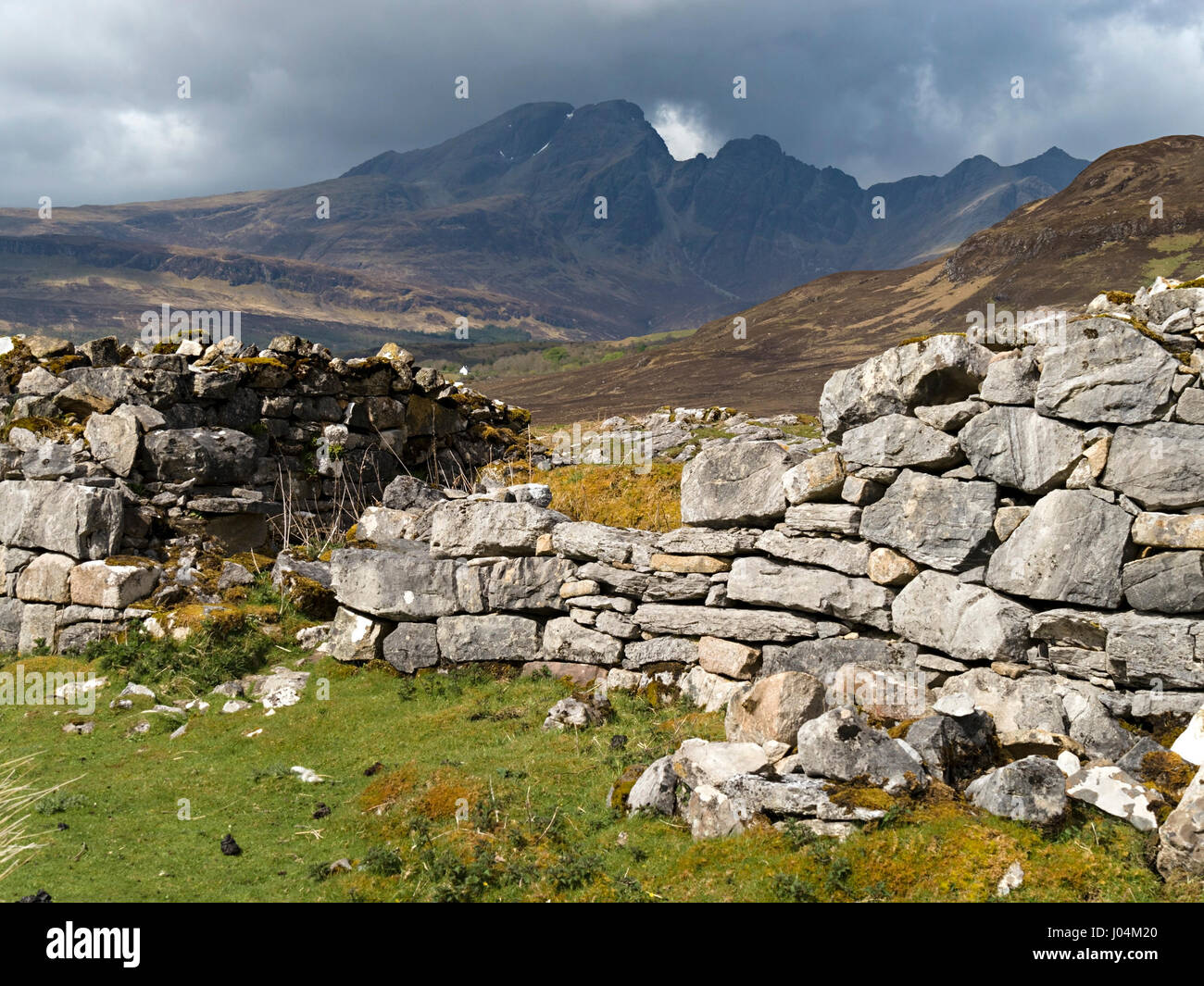 Ruined old croft house with Blaven in the Black Cuillin mountains in ...