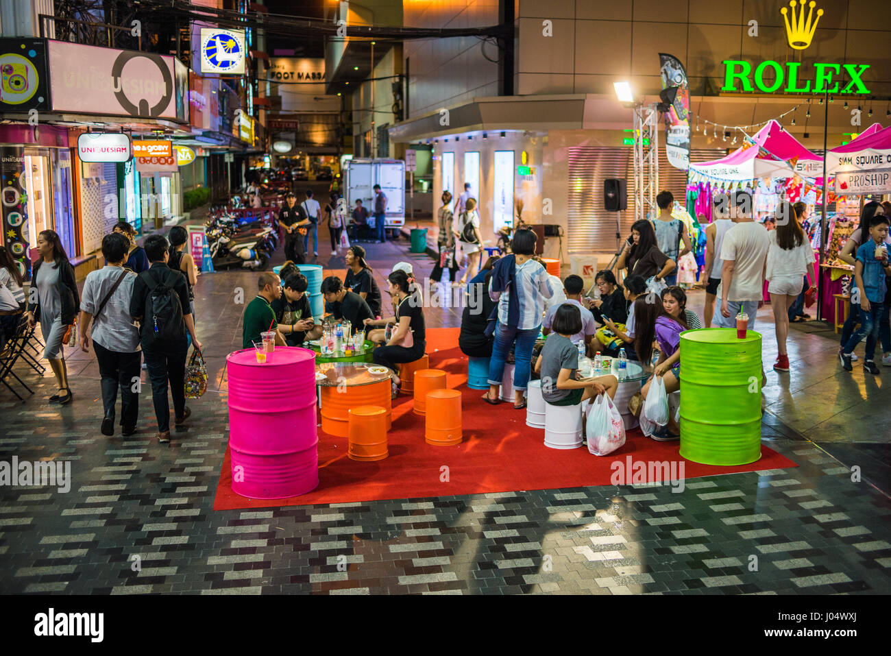 Siam square one shopping mall hi-res stock photography and images - Alamy