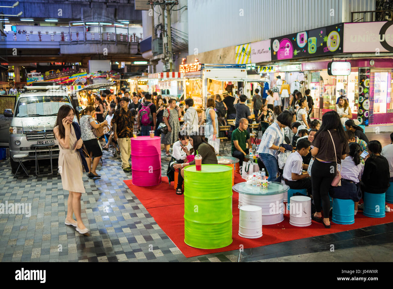 Siam square one shopping mall hi-res stock photography and images - Alamy