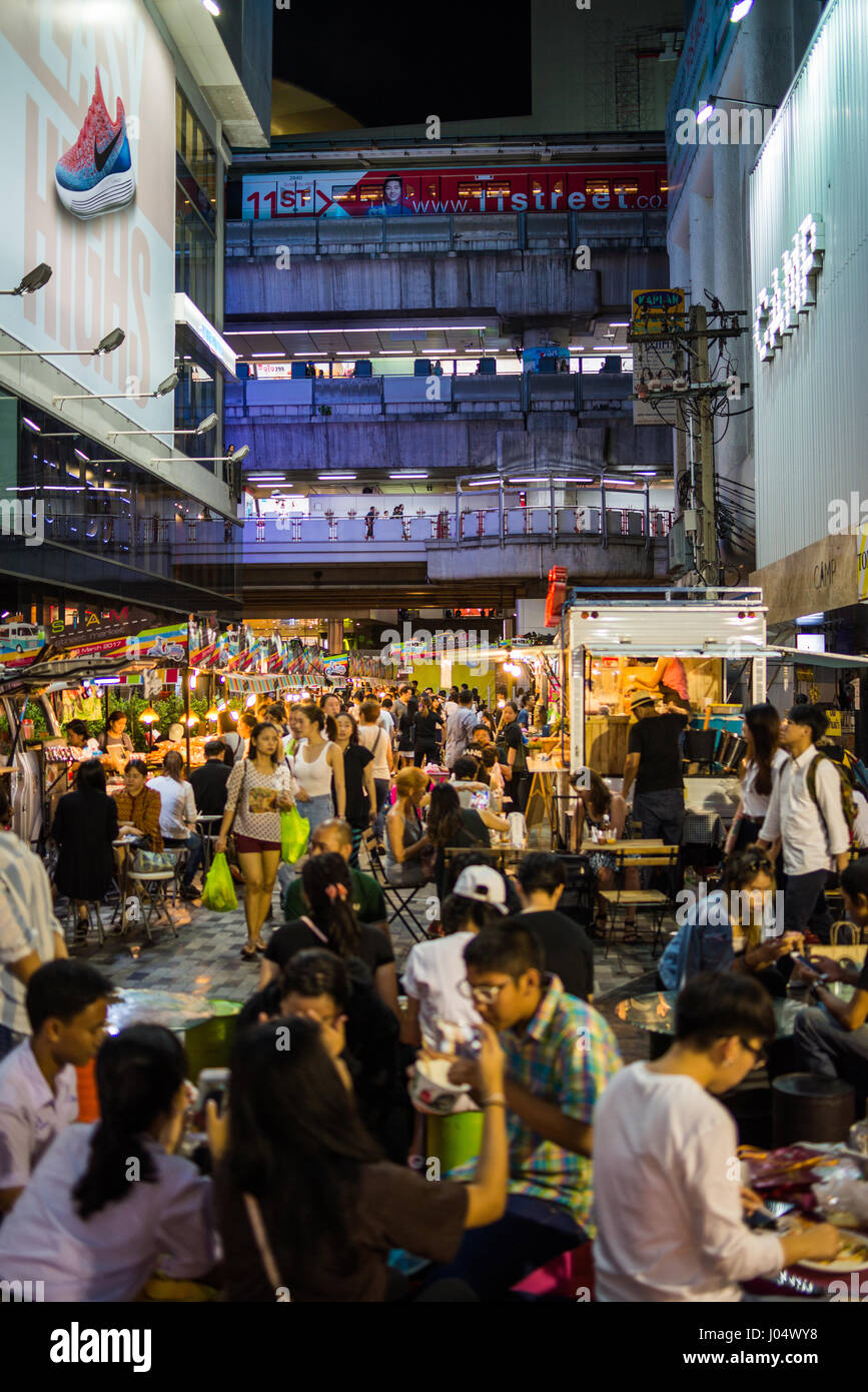 Siam square one shopping mall hi-res stock photography and images - Alamy