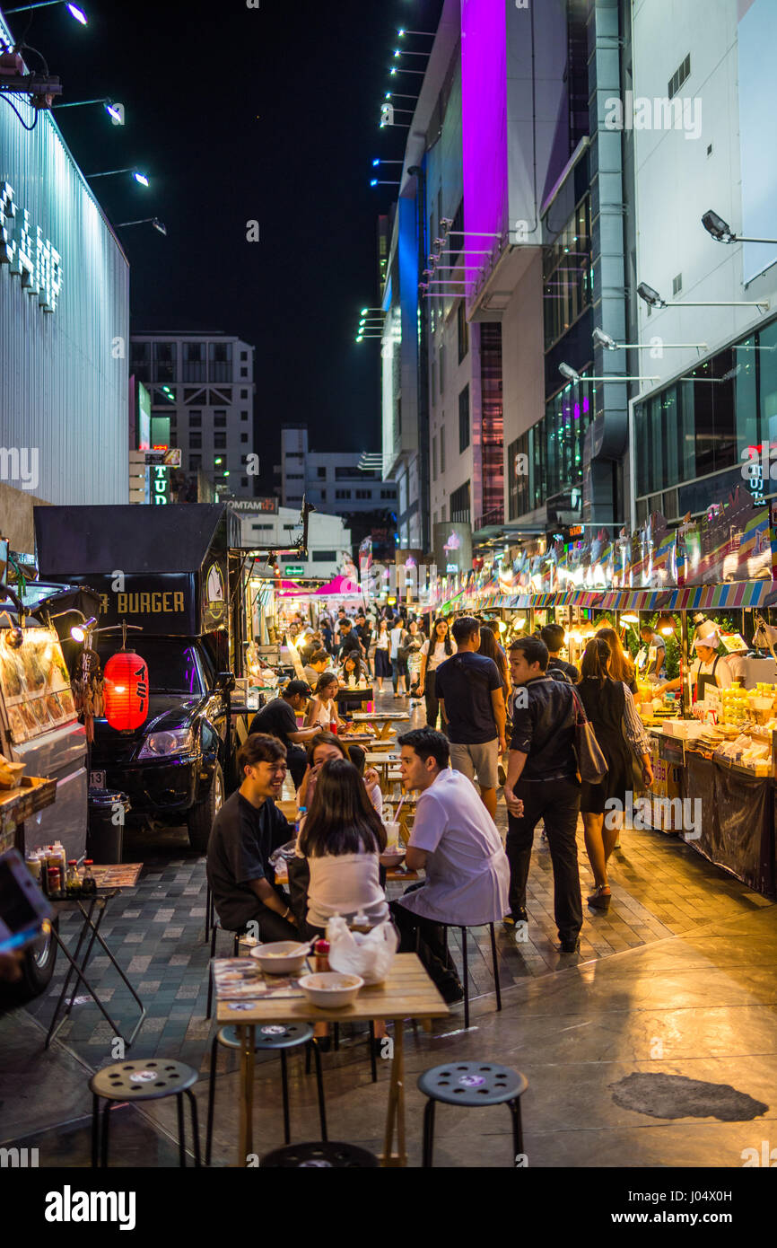 Siam square one shopping mall hi-res stock photography and images - Alamy