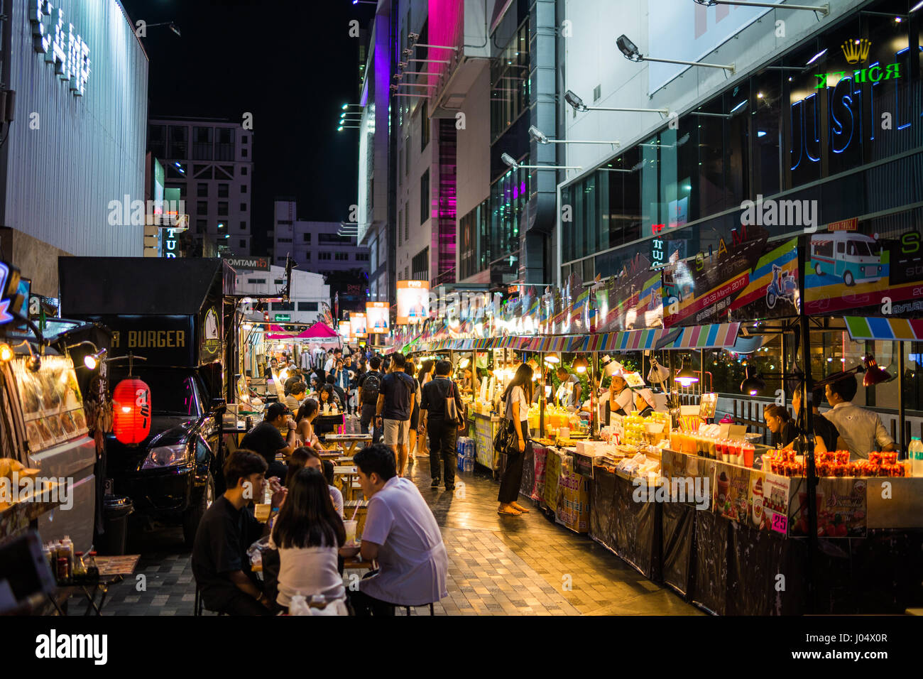 Siam square one shopping mall hi-res stock photography and images - Alamy