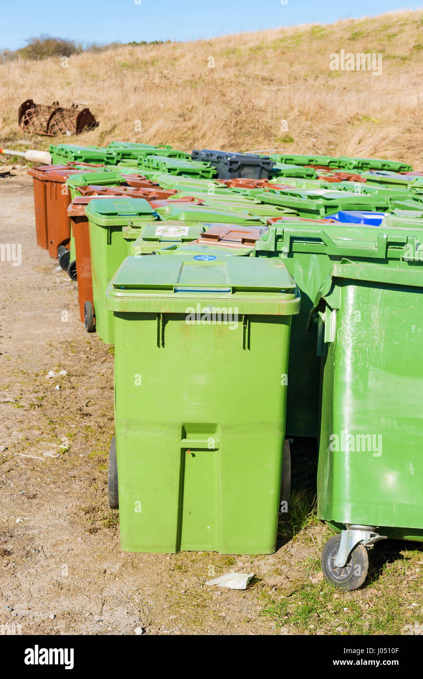 Empty public bins hi-res stock photography and images - Alamy