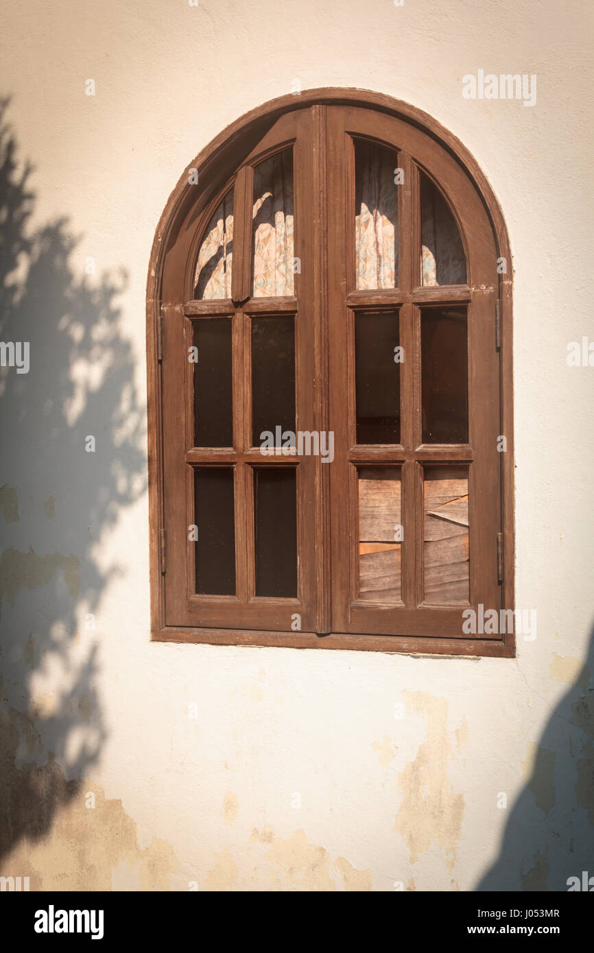 House curved window hi-res stock photography and images - Alamy