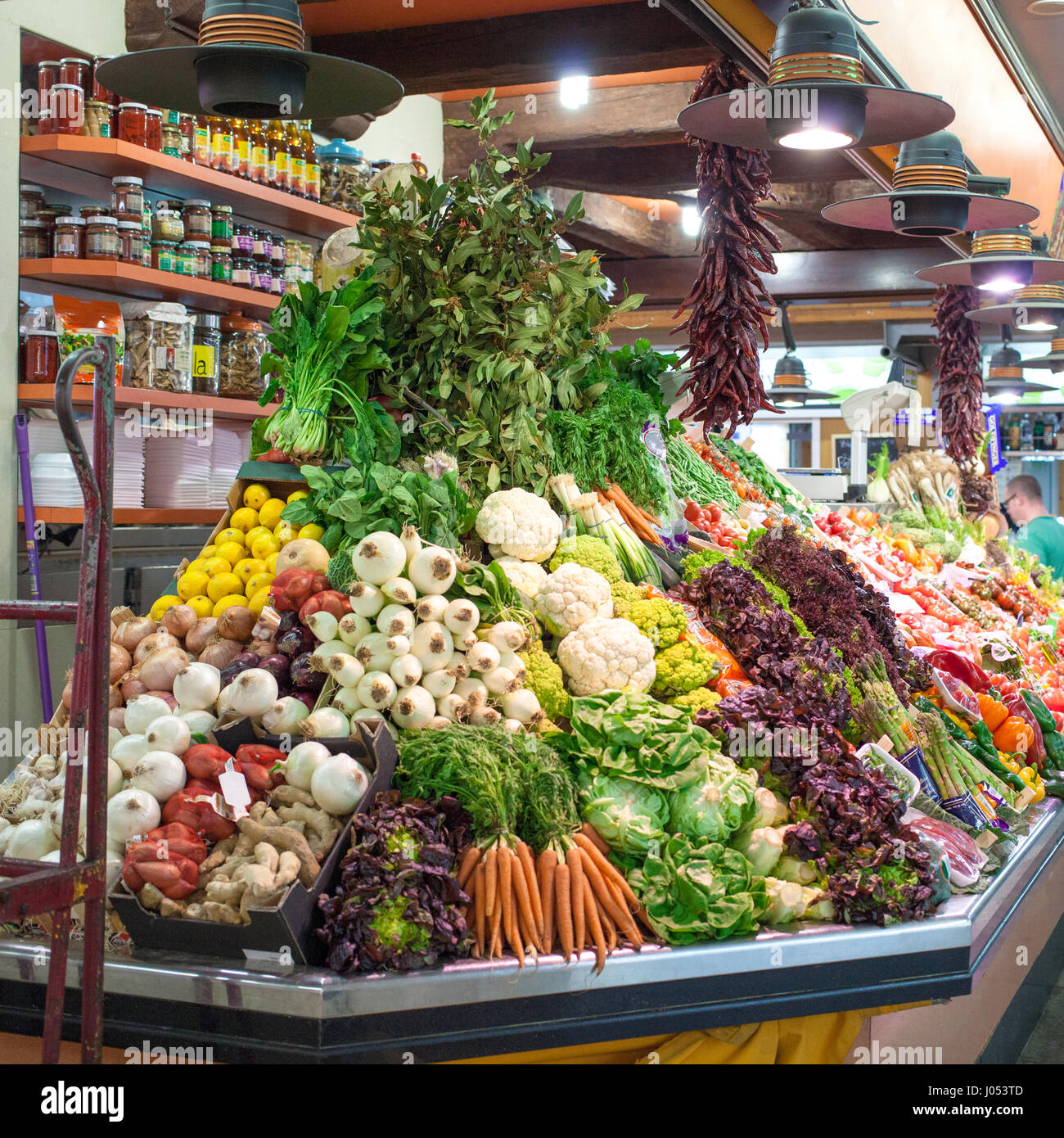 Fresh produce at the local farmers market Stock Photo - Alamy