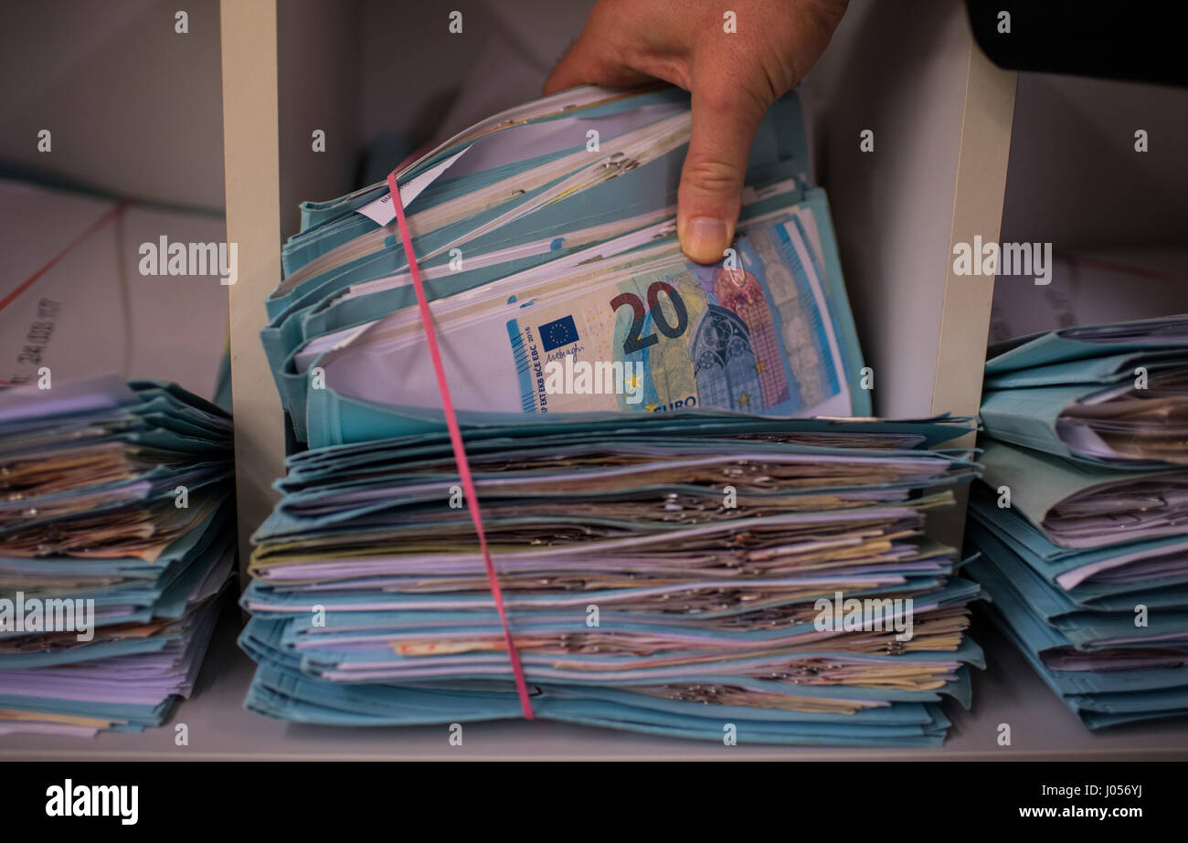 Counterfeit euro bills german hi-res stock photography and images - Alamy
