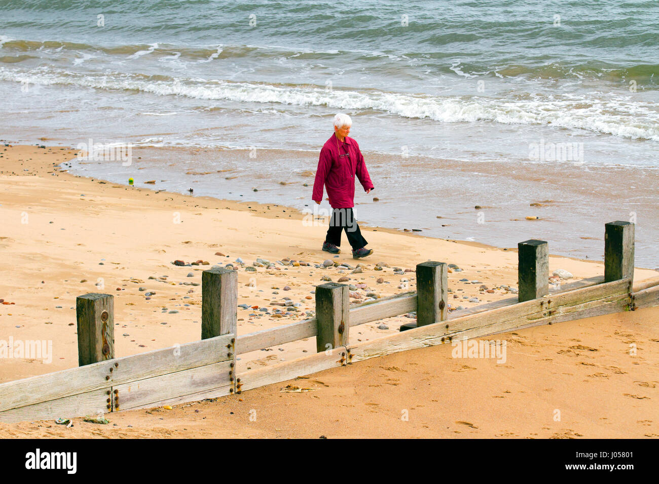 Aberdeen, Scotland, UK. 10th April, 2017. UK Weather. Cold winds & low ...