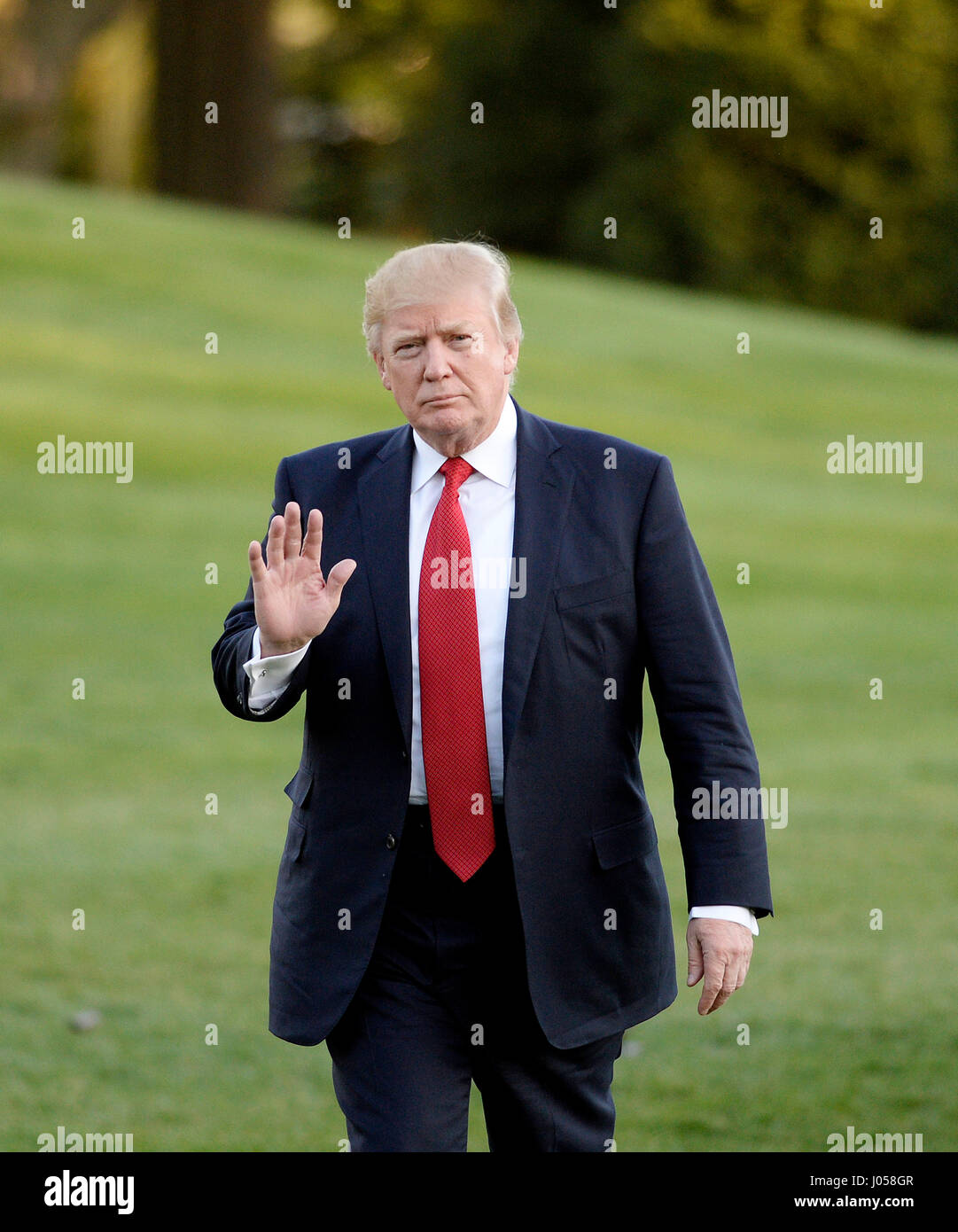 Trump marine one waves hi-res stock photography and images - Alamy