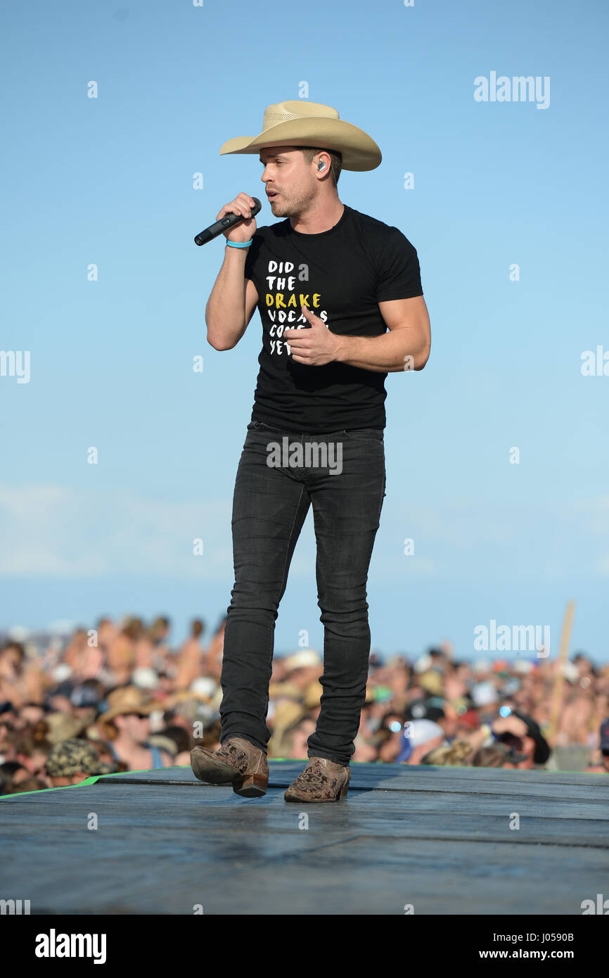 Fort Lauderdale FL, USA. 08th Apr, 2017. Dustin Lynch performs during ...