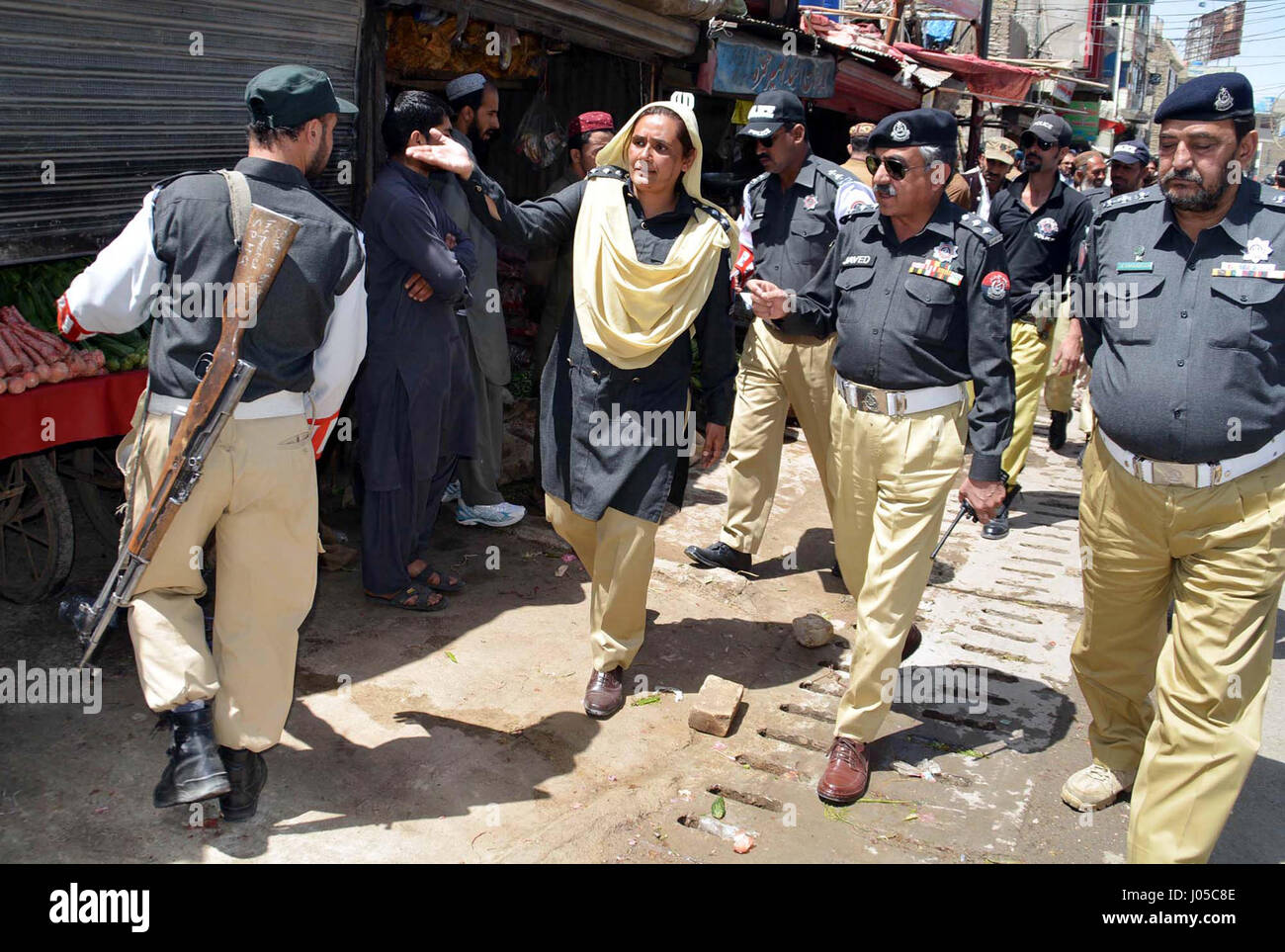 Quetta, Pakistan. 10th Apr, 2017. Views during anti encroachment drive ...