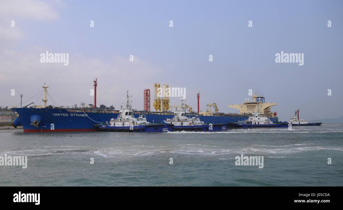 Suezmax hi-res stock photography and images - Alamy