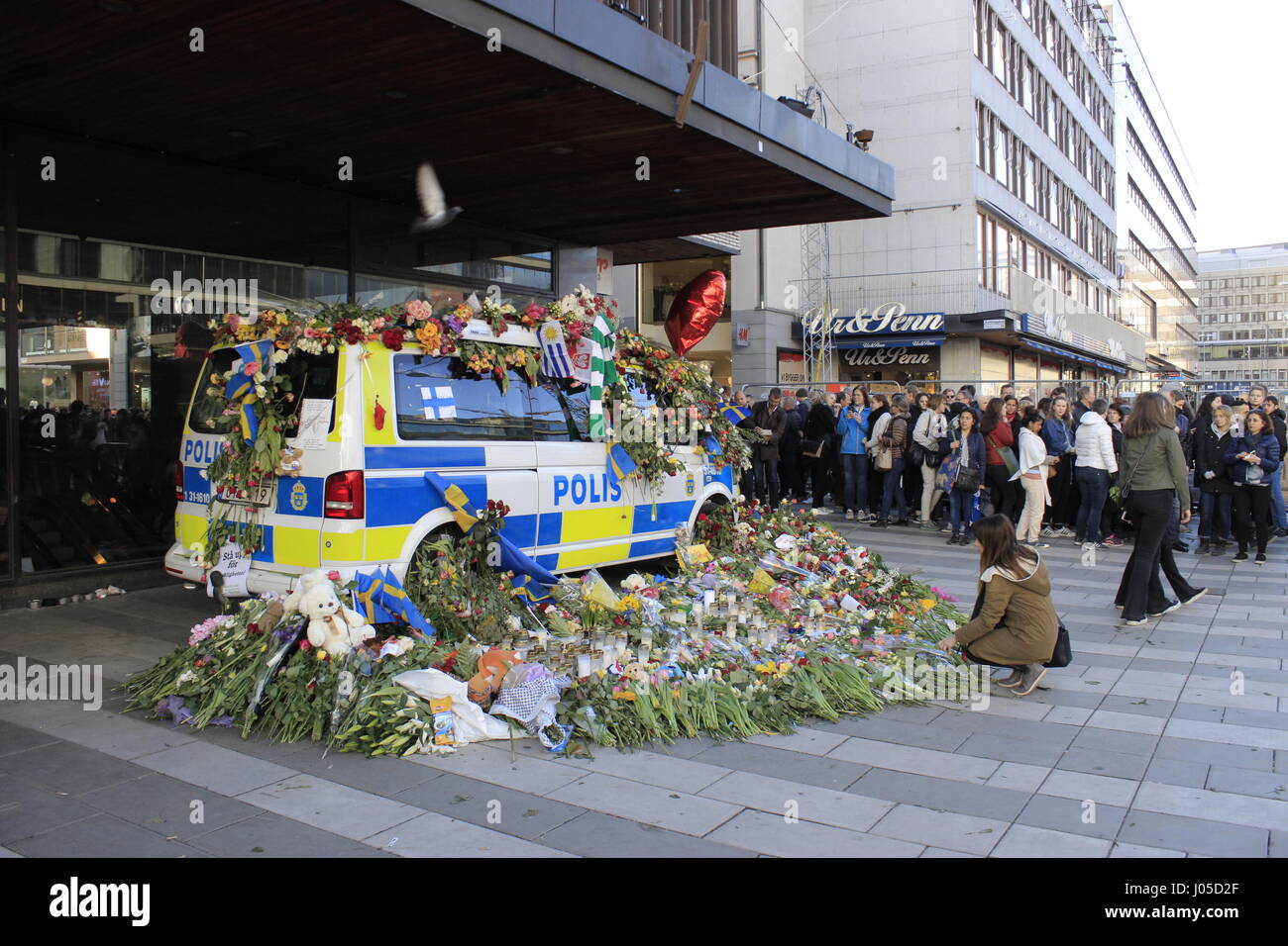 Swedish polis car covered with flowers hi-res stock photography and ...