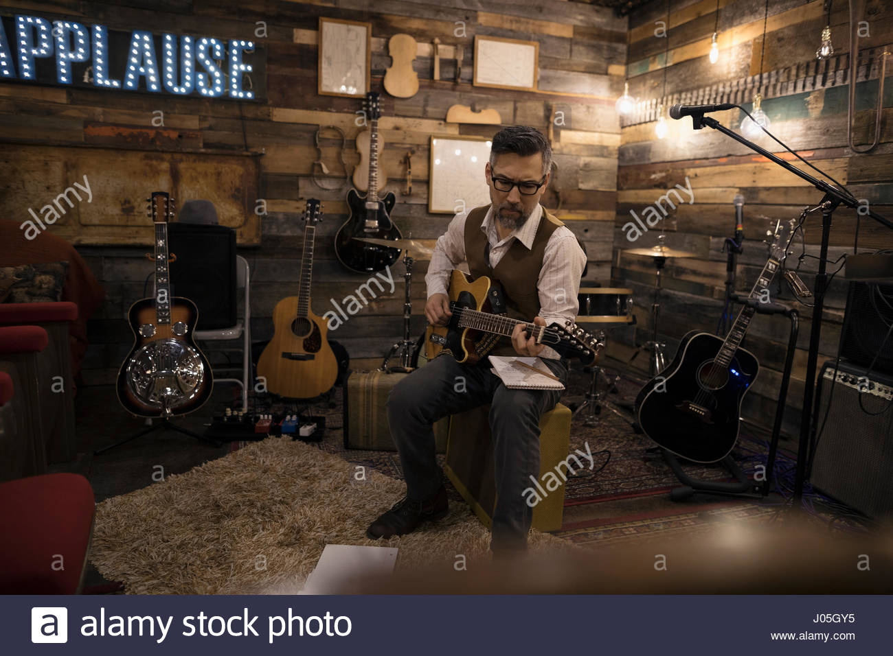 Asian male singer stage hi-res stock photography and images - Alamy