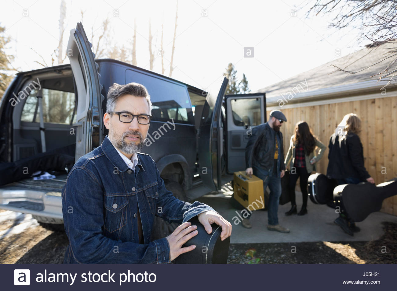 Chinese male outdoors confident hi-res stock photography and images - Alamy