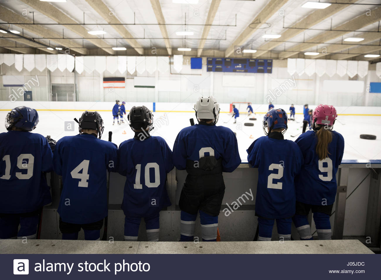 Three boys standing in a row hi-res stock photography and images - Alamy
