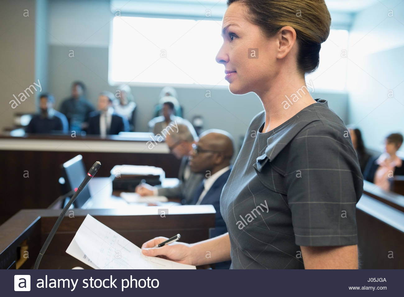 People listening courtroom hi-res stock photography and images - Alamy