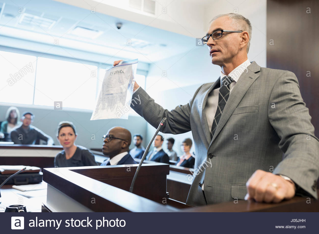 People listening courtroom hi-res stock photography and images - Alamy