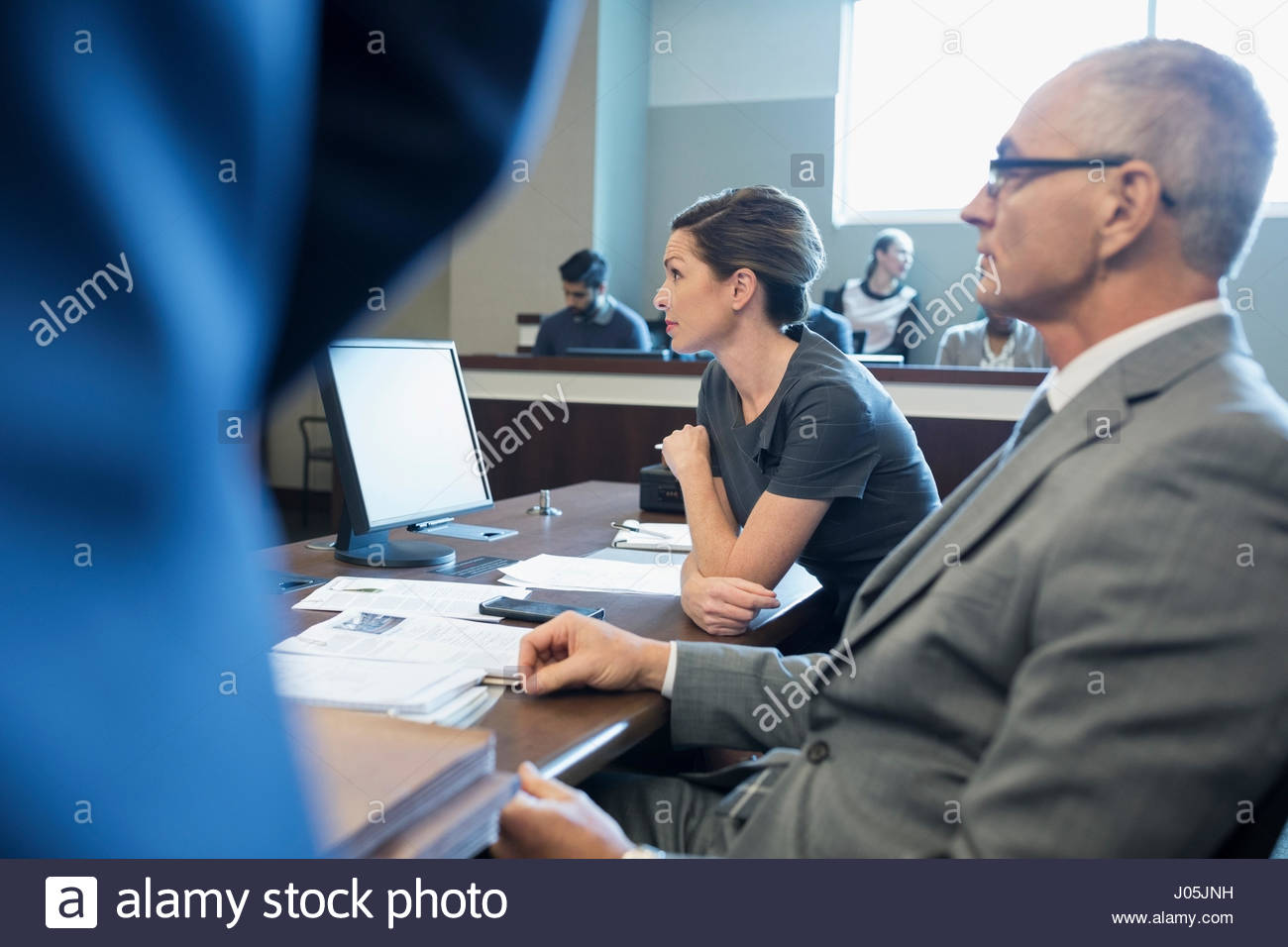 People listening courtroom hi-res stock photography and images - Alamy