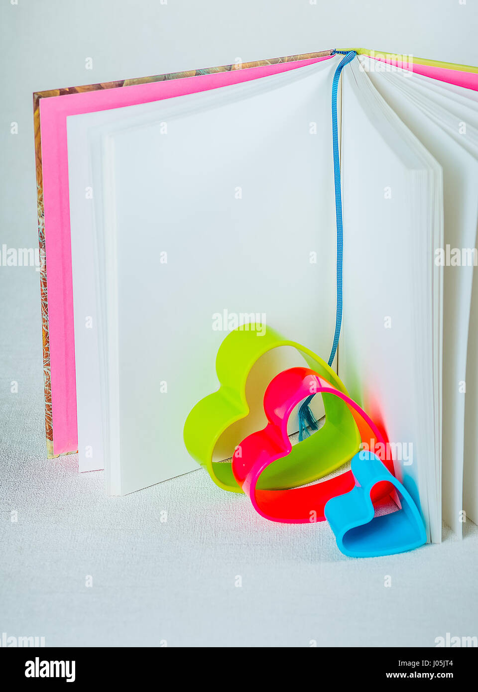 Inside book page blank hi-res stock photography and images - Alamy