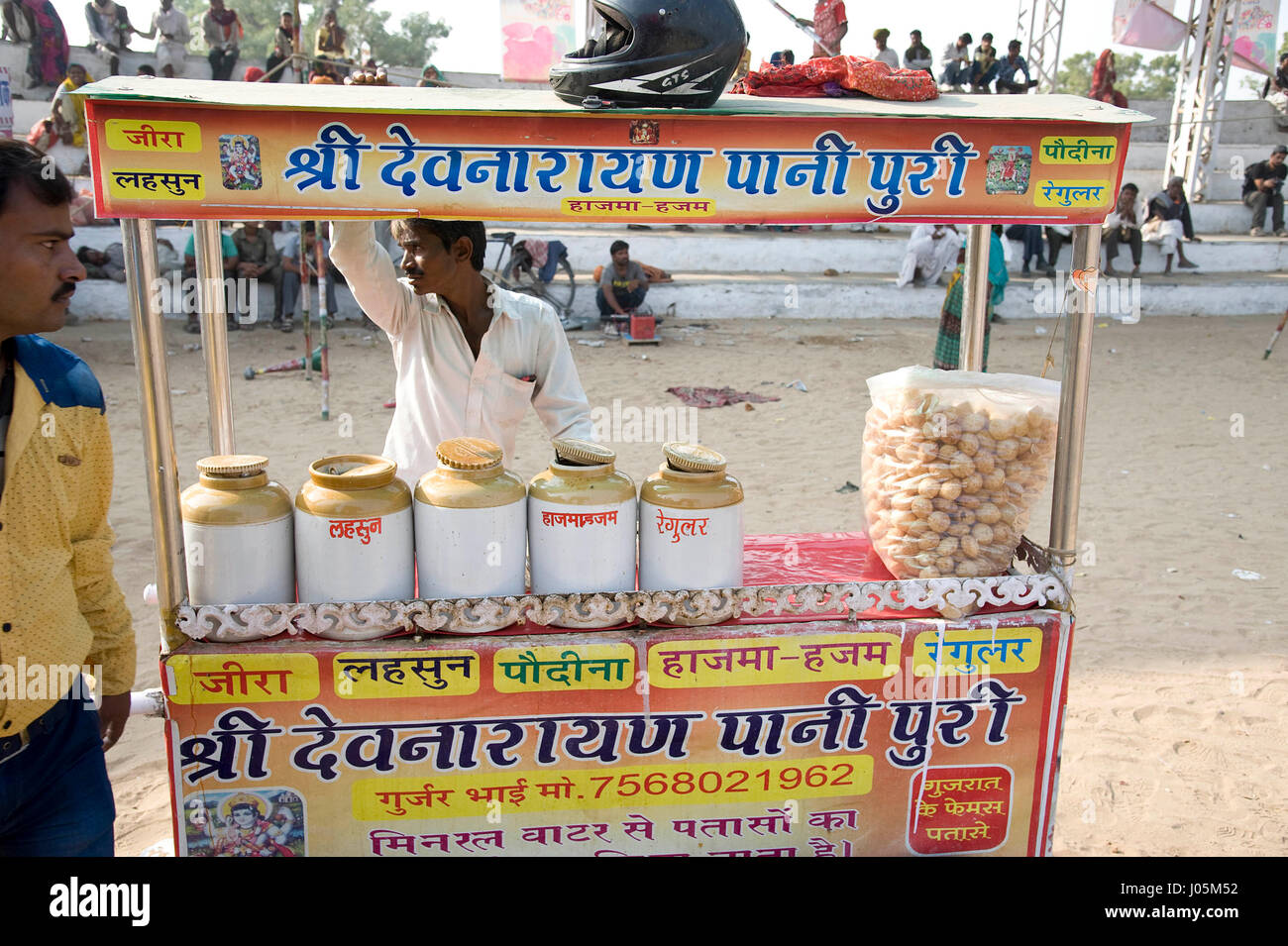 Pani puri stall hi-res stock photography and images - Alamy