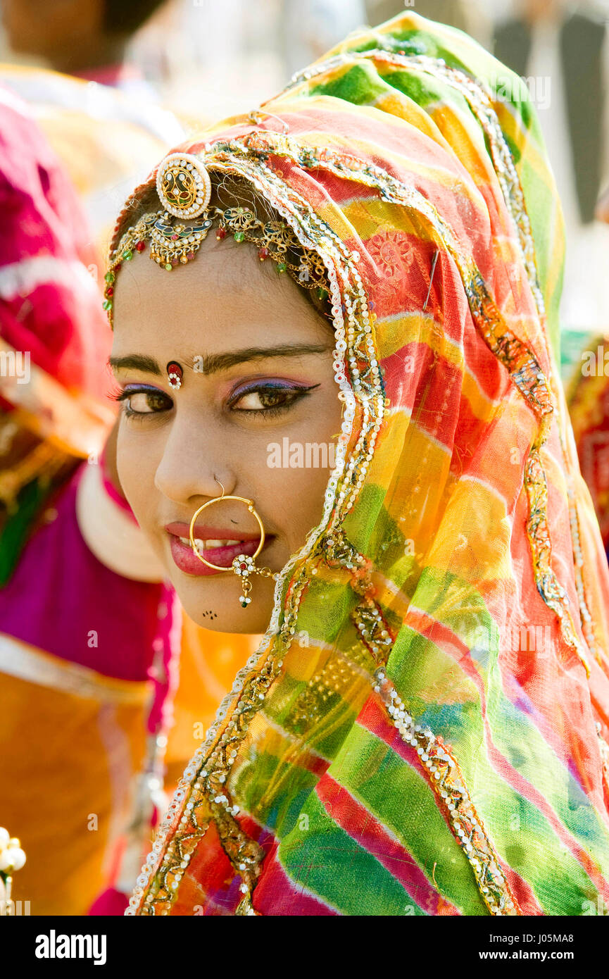 Indian woman in ghunghat veil hi-res stock photography and images - Alamy