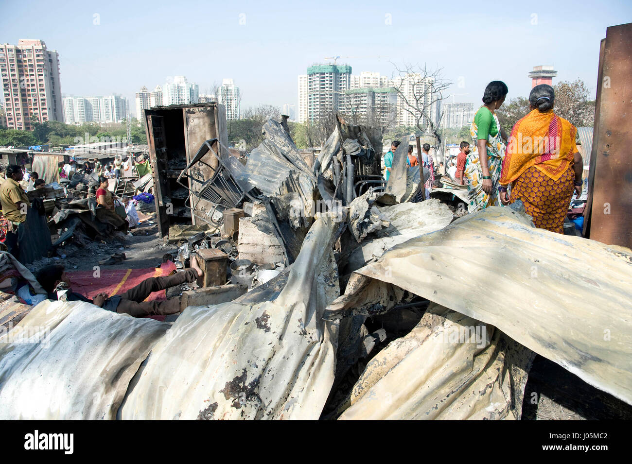 Destroyed buildings skyline hi-res stock photography and images - Alamy