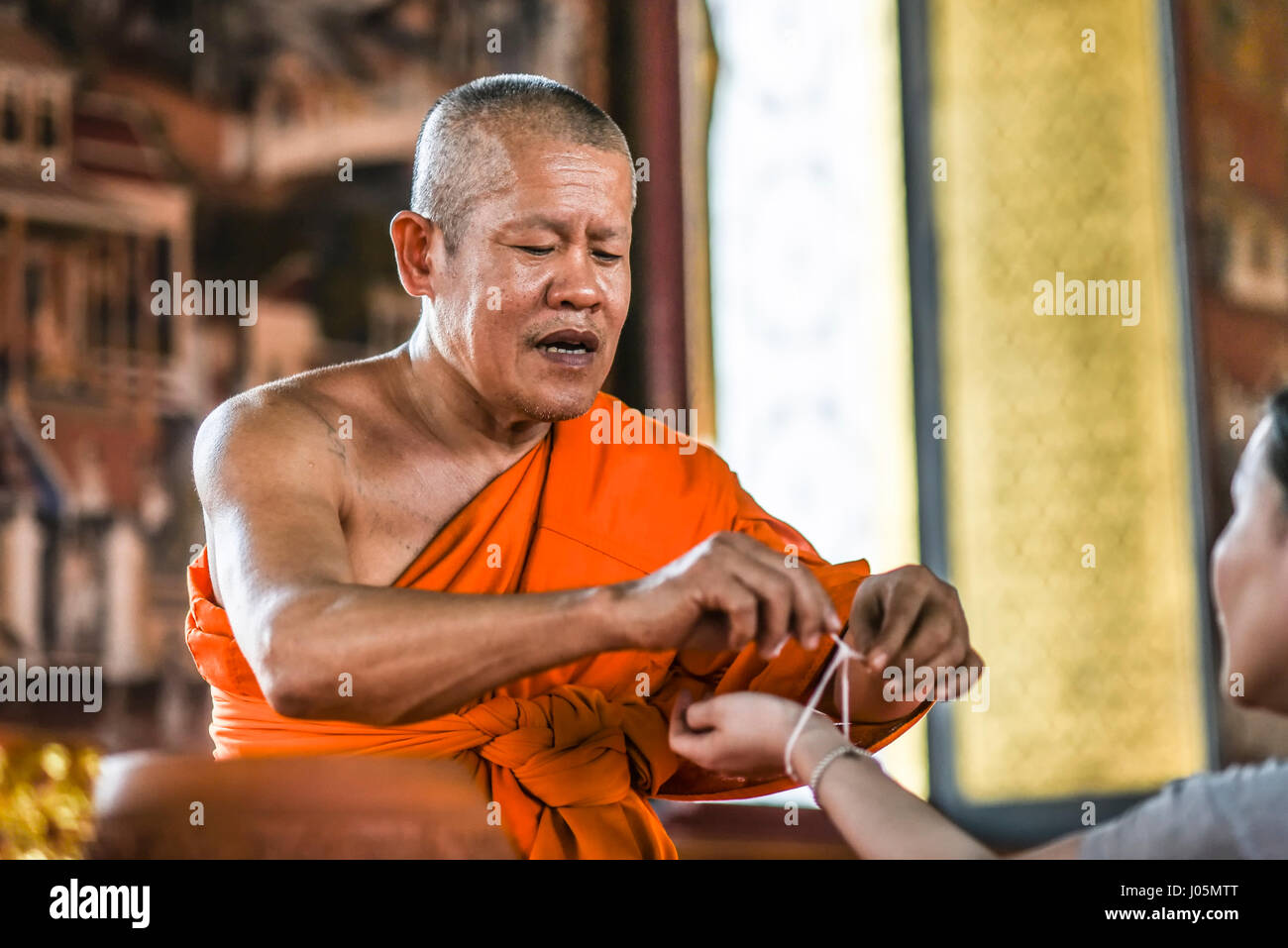 Praying buddhist monks in bangkok hi-res stock photography and images ...