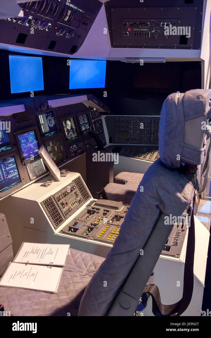 Cockpit nasa space shuttle orbiter hi-res stock photography and images ...