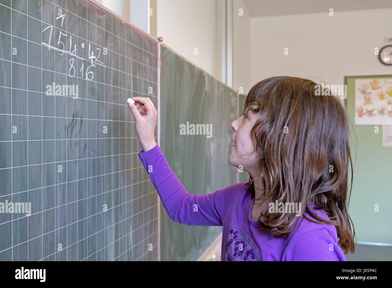 Children doing maths hi-res stock photography and images - Alamy