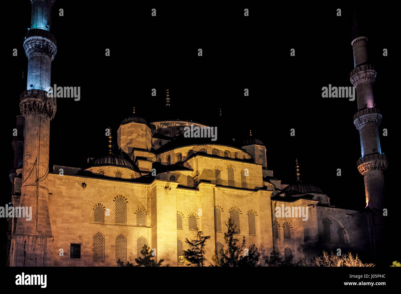 Istanbul turkey night street scene constantinople sultanahmet camii ...