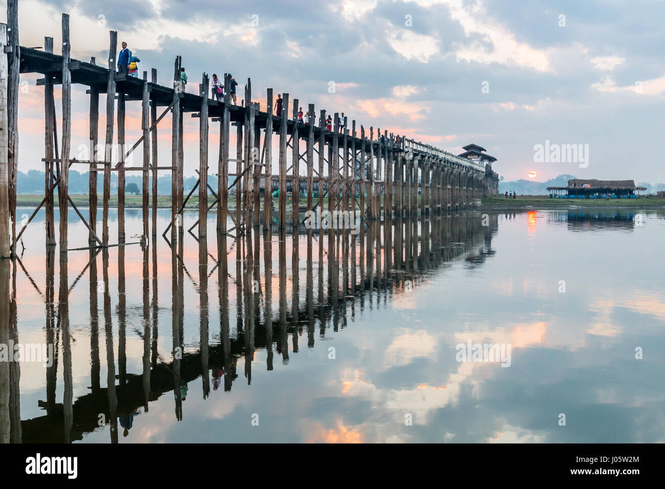 U bein bridge hi-res stock photography and images - Alamy