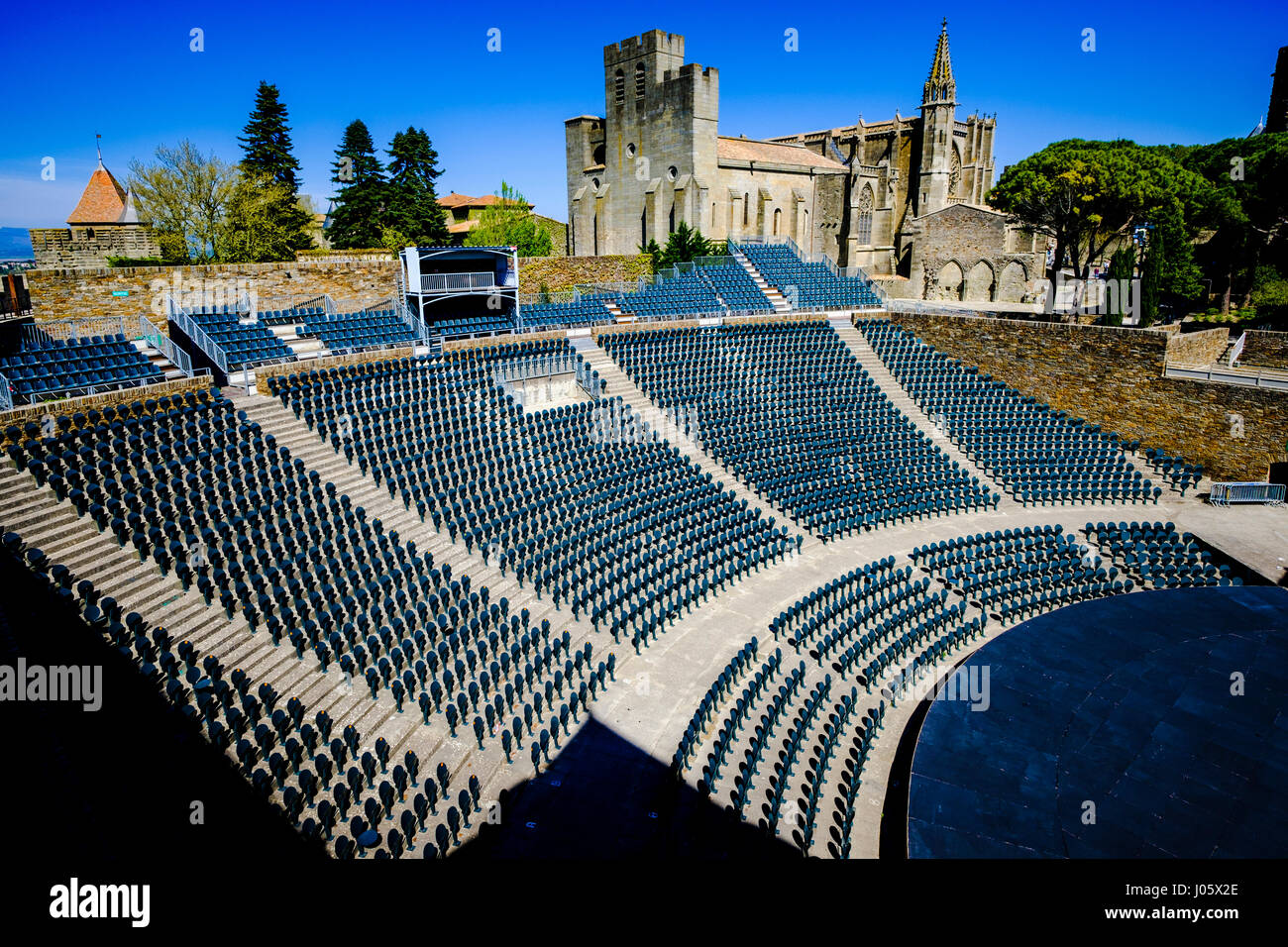 The spectacular 3,000 seat amphitheatre in the medieval Cité de ...
