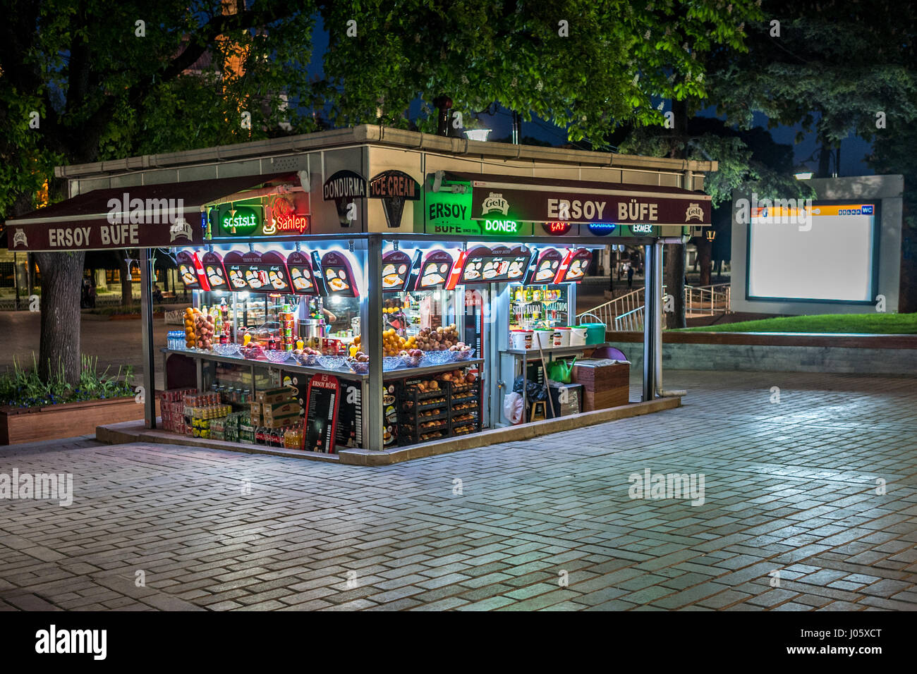 Food and drink kiosk in Sultanahmet Square in Istanbul, Turkey Stock ...