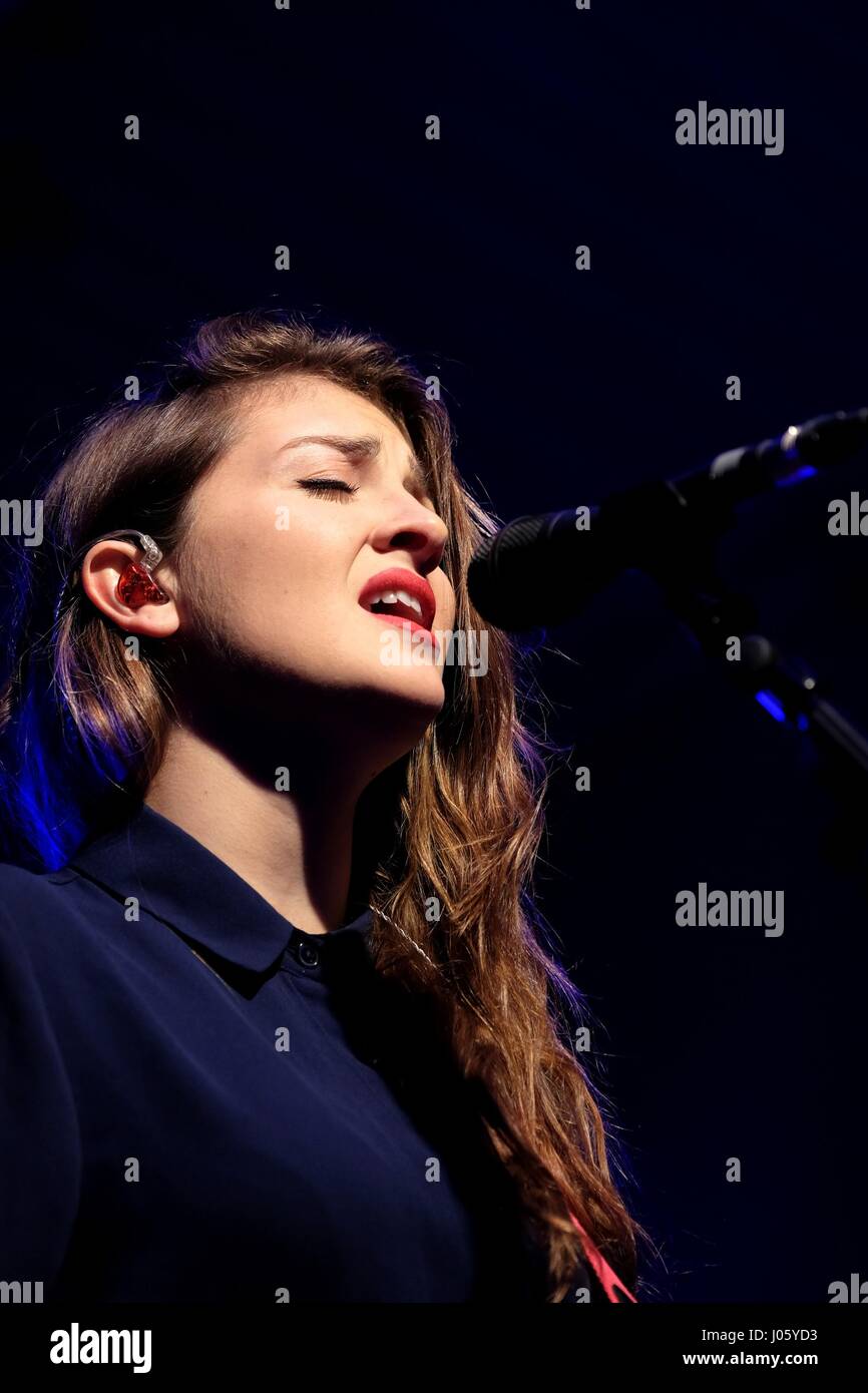 Lizzy ward thomas musician hi-res stock photography and images - Alamy