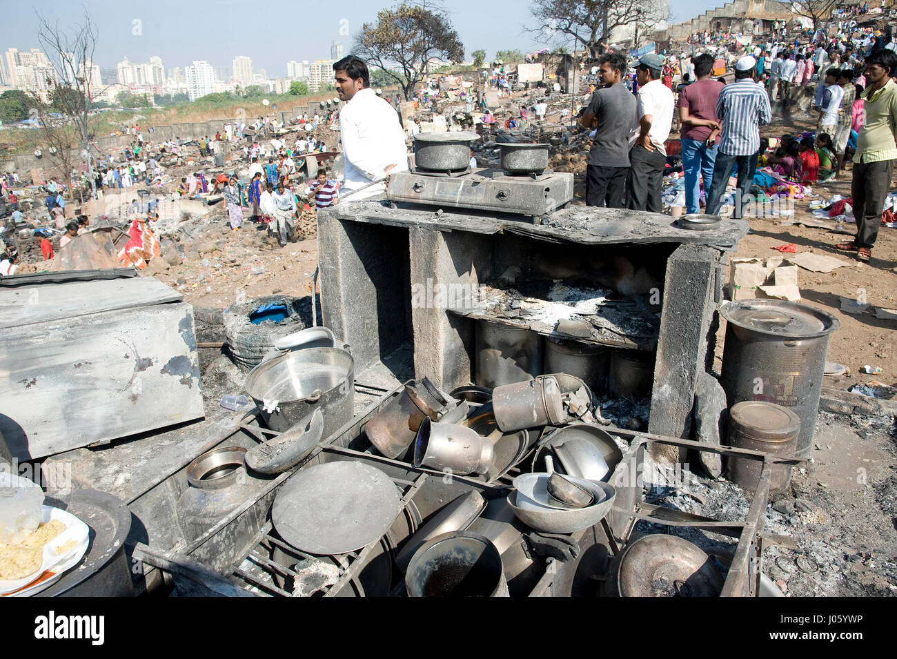 Destroyed city skyline hi-res stock photography and images - Alamy