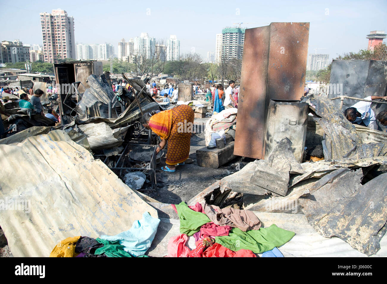 Destroyed buildings skyline hi-res stock photography and images - Alamy