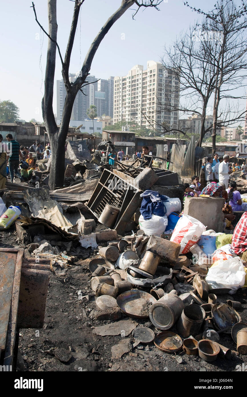 City slum fire hi-res stock photography and images - Alamy