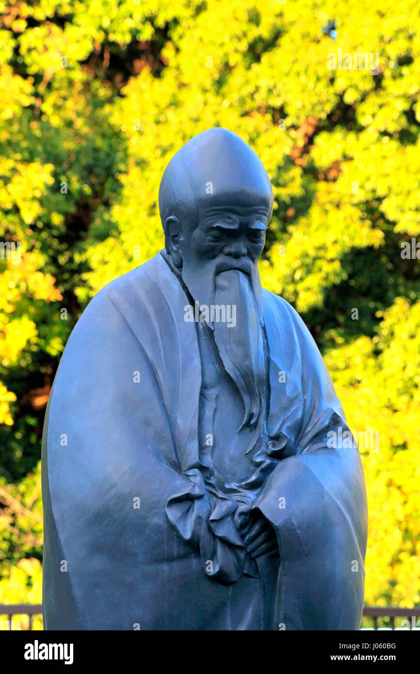 Statue of Laozi at Tetsugakudo Park in Nakano Tokyo Japan Stock Photo - Alamy