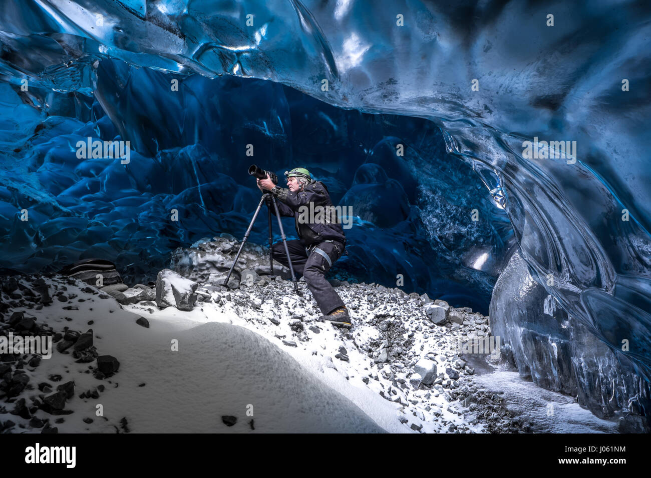 ICELAND: One photographer braves the caves to get the perfect shot ...
