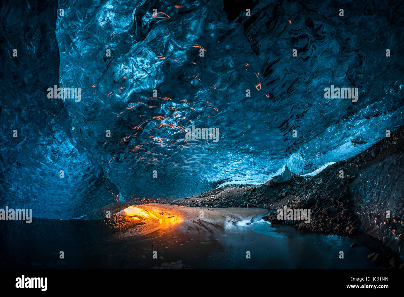 ICELAND: THESE cold-as-ice explorers were-willing-to-sacrifice in order ...