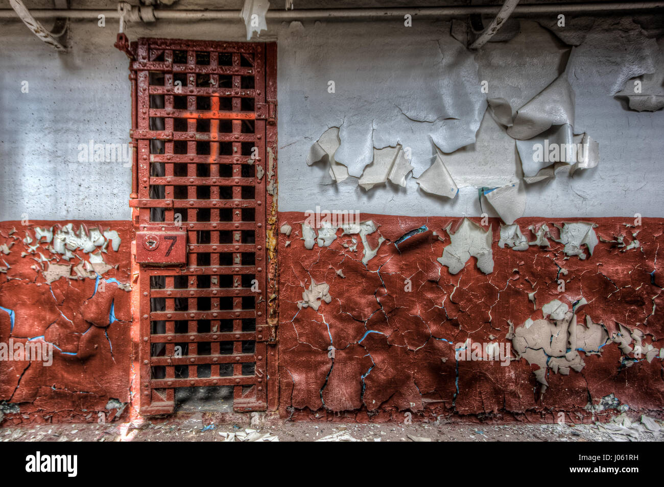 Abandoned green cardboard boxes hi-res stock photography and images - Alamy