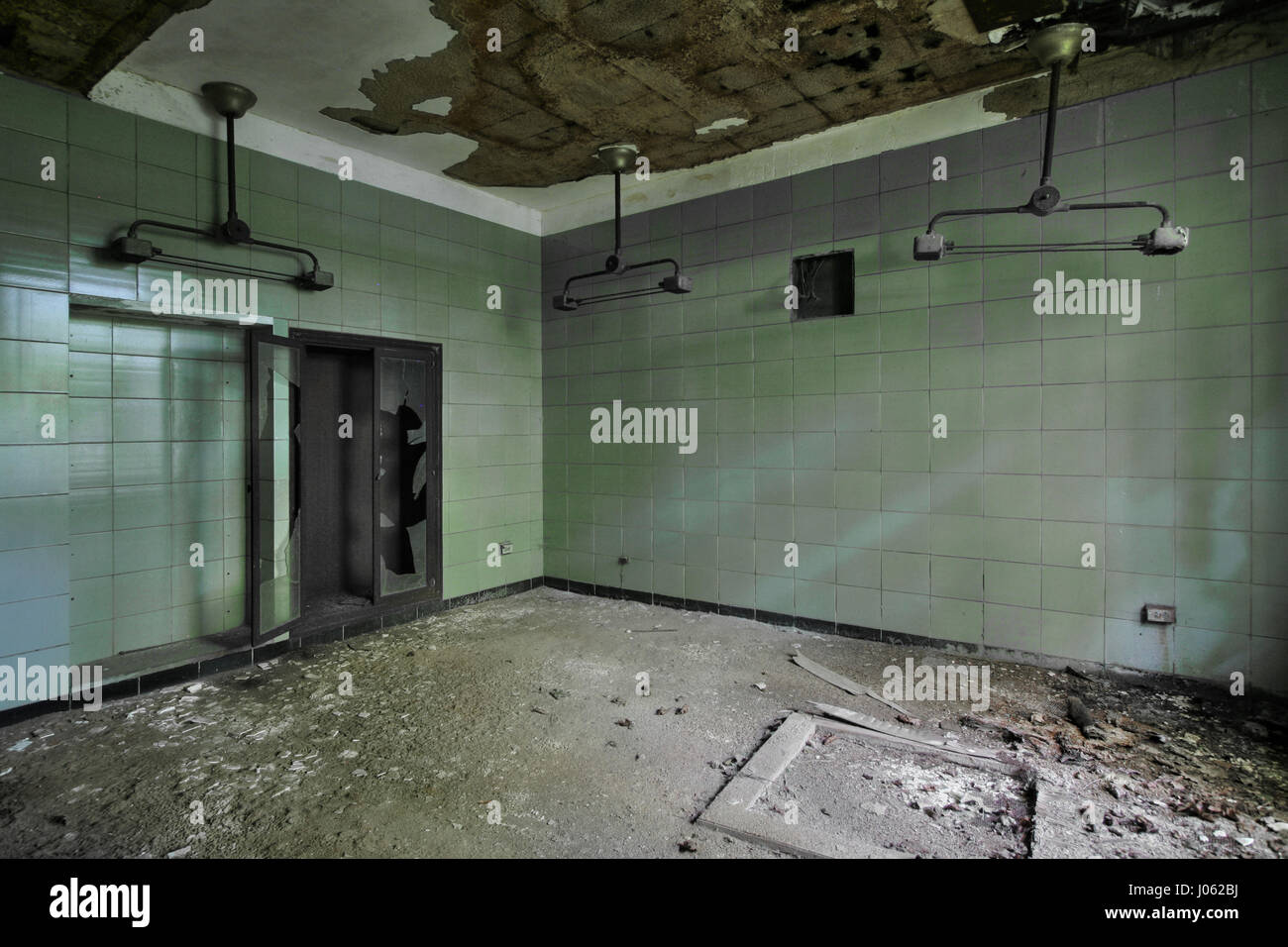 NEW YORK, USA: EERIE images have revealed the abandoned ruins of a ...