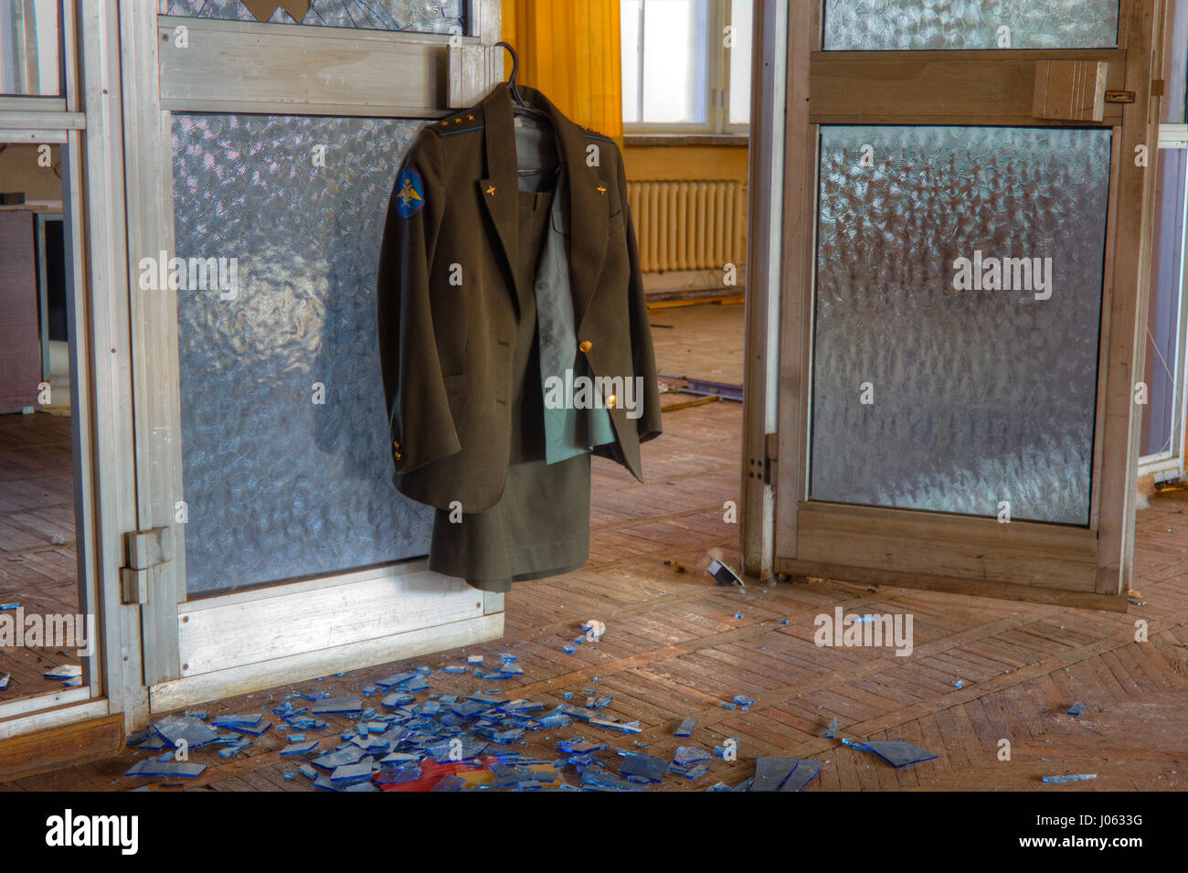 MOSCOW, RUSSIA: HAUNTING pictures of an abandoned Airforce base in ...