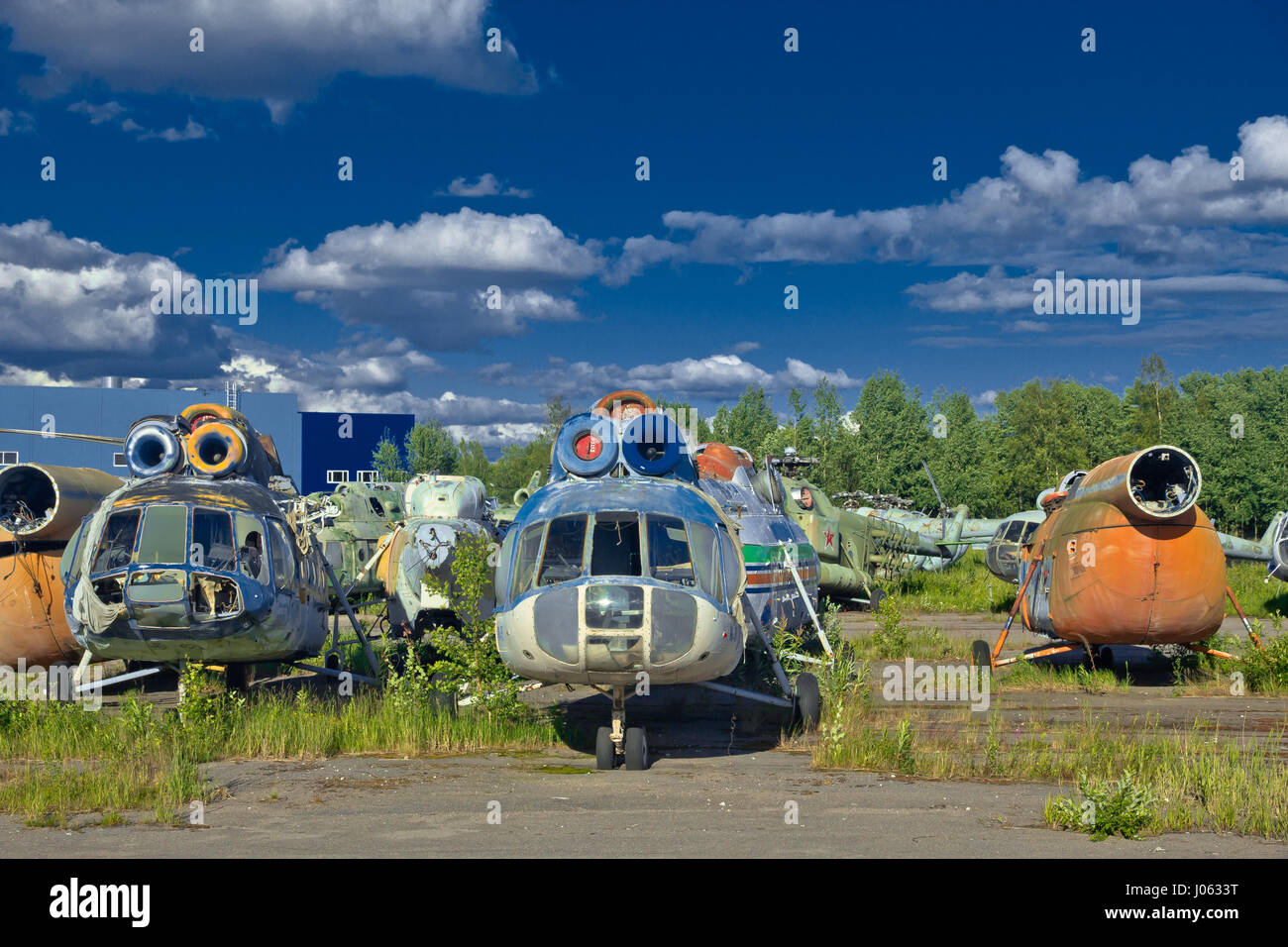 MOSCOW, RUSSIA: HAUNTING pictures of an abandoned Airforce base in ...