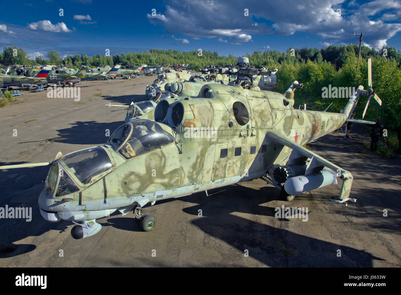 MOSCOW, RUSSIA: HAUNTING pictures of an abandoned Airforce base in ...